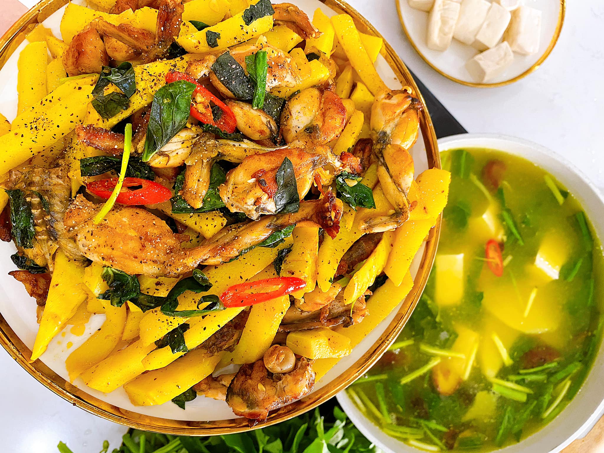Visit 8 Delicious Frog Hotpot Restaurants In Saigon For Food Lovers ...