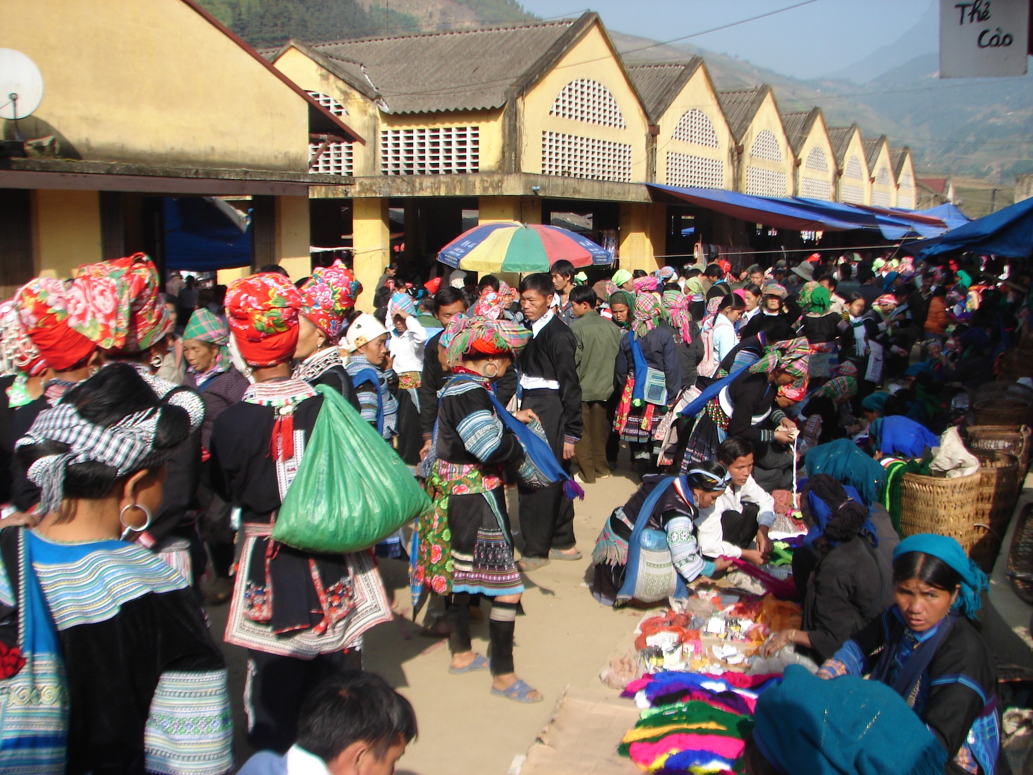 Discover The Vibrant Muong Hum Market An Authentic Highland Experience ...